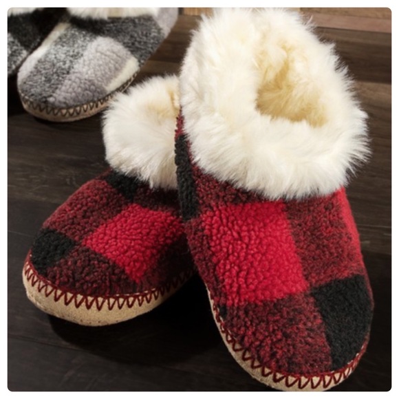 A Girl Thing | Shoes | 2 Last Pair Cozy Soft Buffalo Plaid Slippers ...